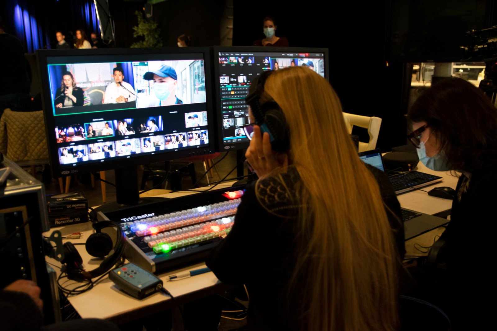 Journalism students conquer live broadcasting | IHECS